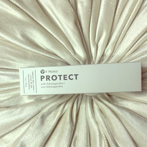 it works | Other | It Works Protect Day Cream | Poshmark